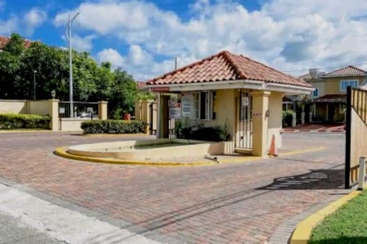 Cheerful Vacation At Mango 
Walk Country Club 2bd - Montego Bay