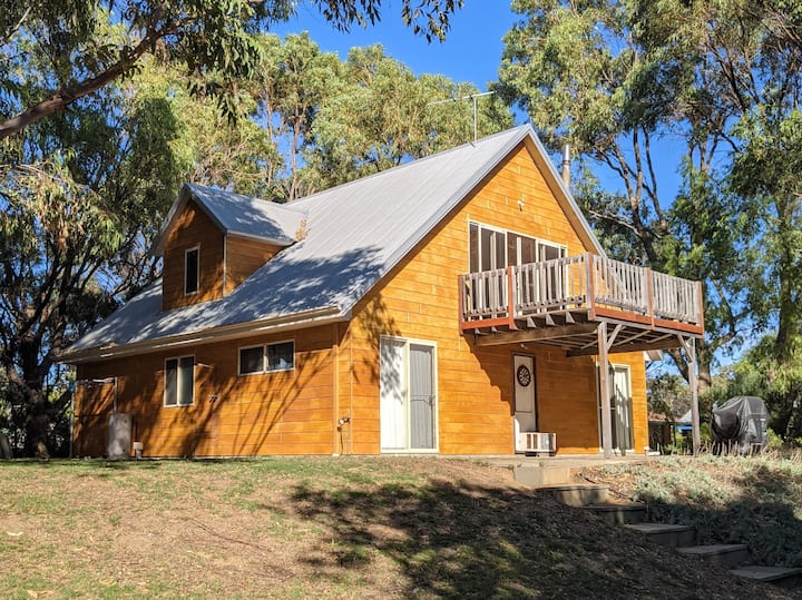Spacious 2 Storey Beach Holiday Home - Binningup