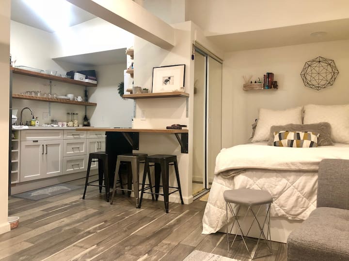 Stylish Cute And Comfy Studio Of Your Very Own! - Oakland, CA