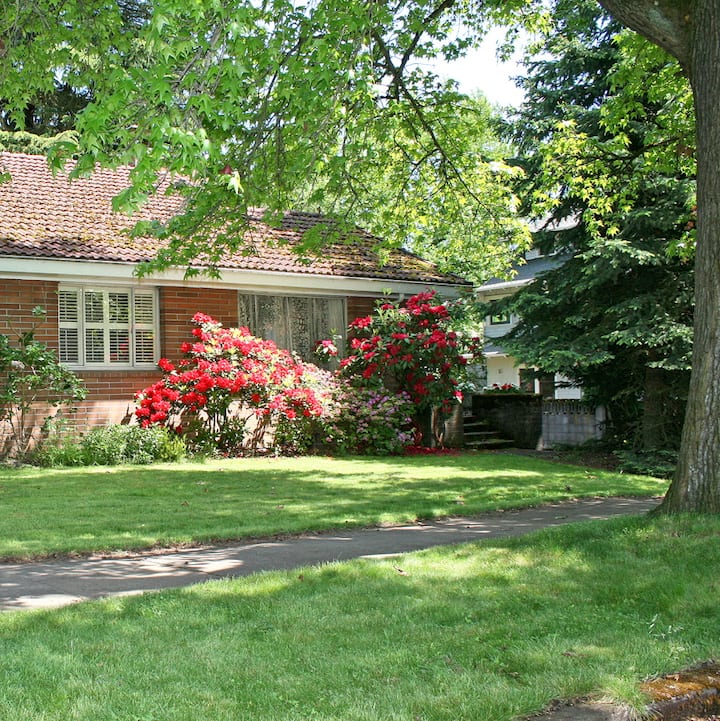 Quiet Retreat At The Heart Of Inner Se Portland - Moda Center