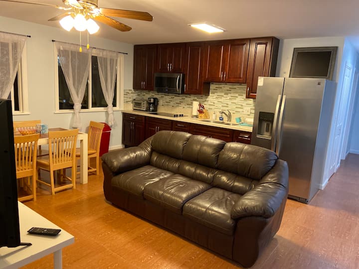 3bedrm/2bath, Near Shopping Center ,Freeway - Honolulu, HI