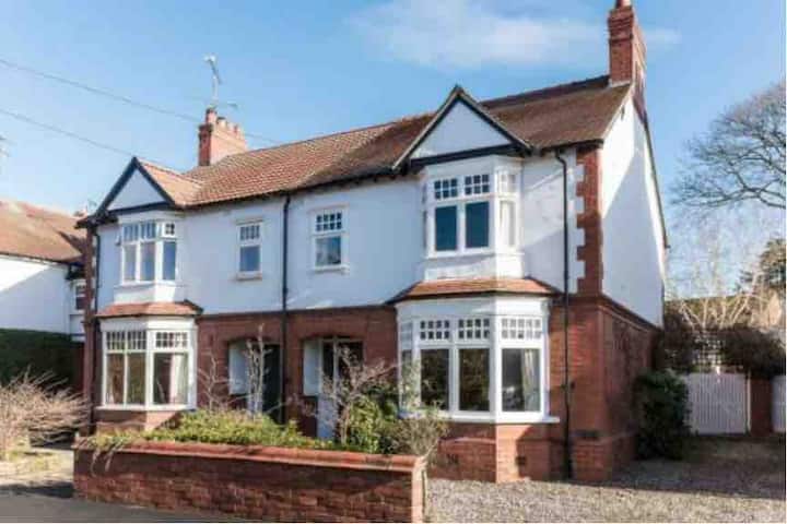 Multiple Rooms Listing. Ideal For Couples/families - Chester