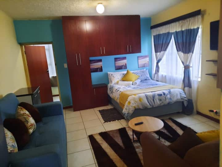 Lovely Two Bedroom Apartment Sleeps 8 - East London