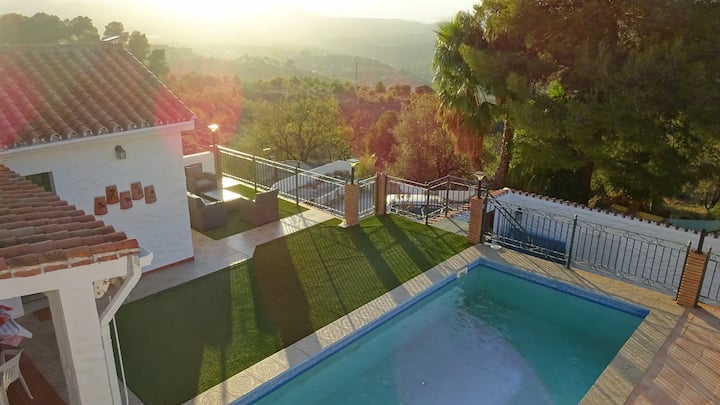 Bright Studio ★ Mountain View ★ 30 Mins Malaga - Coín