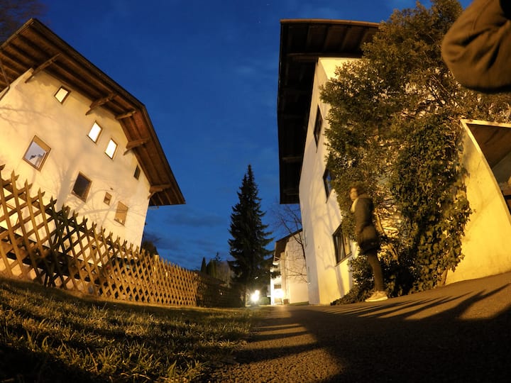 Frischrenovierte, Moderne Sonnen-maisonette Mit 2 Balkonen Und Vollausstattung - Farchant