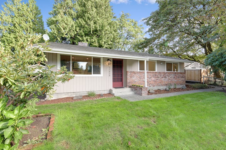 Entire Home-all New Interior Surfaces/furnishings - Kirkland, WA