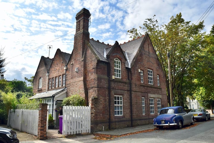 Coach House Cottage Built In 1850. Entire House! - Liverpool