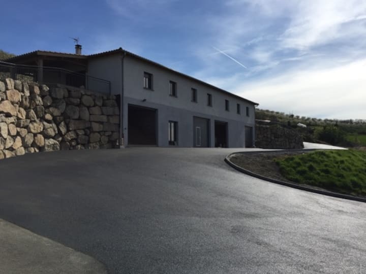 Gîte De 2 à 16 Personnes - L'Arbresle