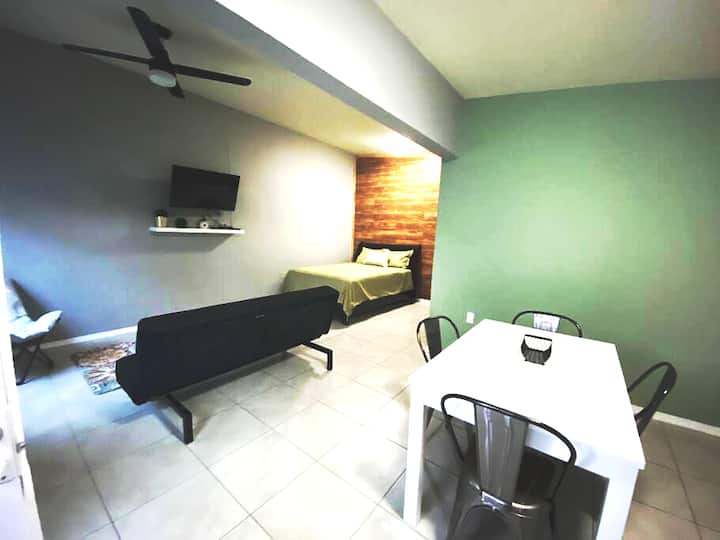 La Casa De Al Lado - Tijuana