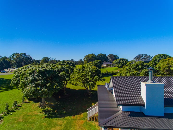 Architect Deisgned Home Set On 1 Acre In Byron - Byron Bay