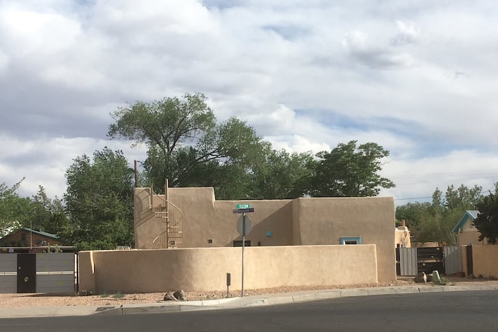 Adobe House #51 Near Historic Old Town Plaza - Albuquerque, NM
