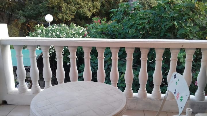 Studio à L'étage D'une Maison - ibis budget Fréjus Capitou A8