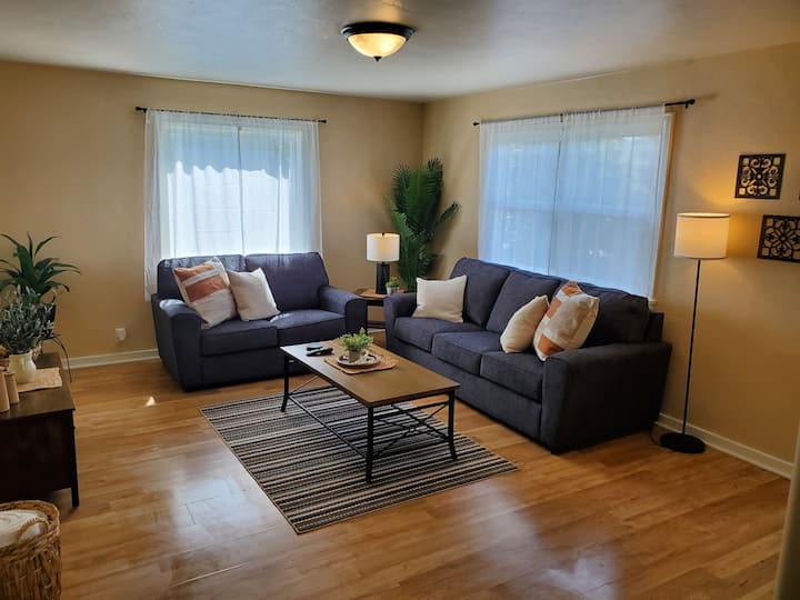 2bdrm House: Quiet Neighborhood - Eureka, CA
