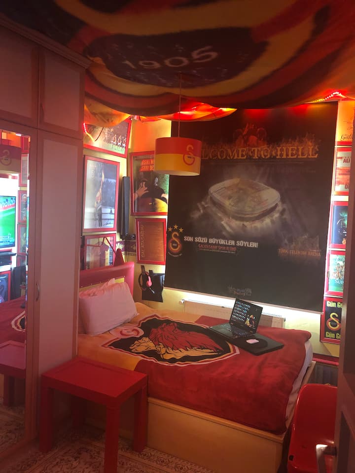 Only Female Guests Are Accepted - Adalar