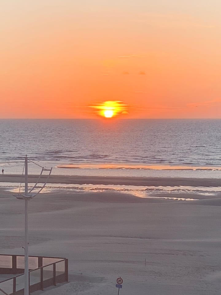 Koksijde Appartement Met Breed Zijdelinks Zeezicht - De Panne