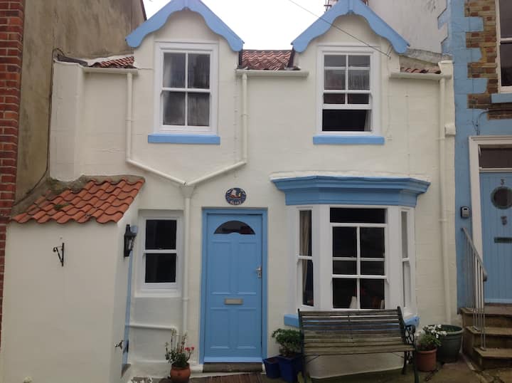 300 Year Old Kildale Cottage, Staithes, Sleeps 4. - Staithes