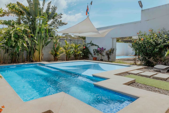 Resort Style Pool, Hot Tub, Roof Top Patio, Ac Wif - Costa Rica