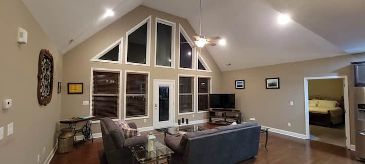New Mountain Retreat Home With Great Views - Stone Ashe Vineyards, Hendersonville