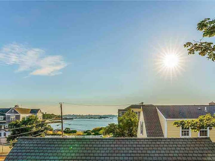 Beautiful House With Roof Deck Fantastic Location! - Jamestown, RI