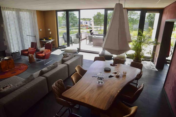 Villa Op Schiereiland Met Vleugel, Jacuzzi, Haard - Joure