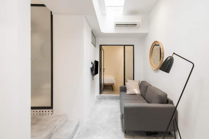 Beautiful 2-bedroom Apartment In Tiong Bahru - River Valley
