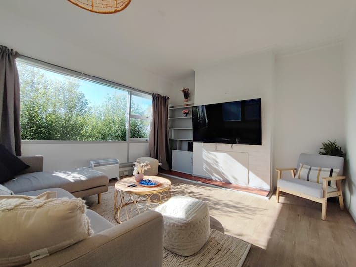 Sandy Bay Waterview 3br House & Outdoor Open Area - MyState Bank Arena
