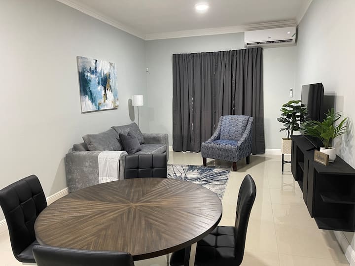 Washington Retreat - Central Apt In Kgn - Kingston