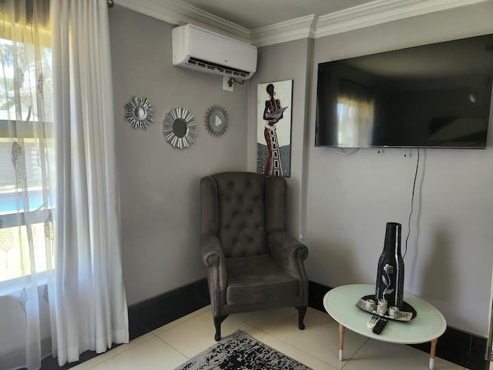 Umhlanga Entire Guesthouse Near Gateway Mall - Umhlanga