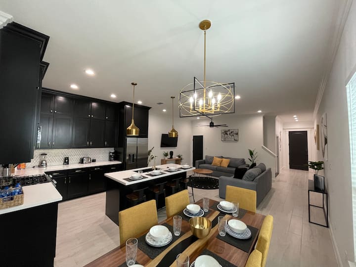 Gorgeous-modern New Construction 4 Bed Townhome - Corpus Christi, TX