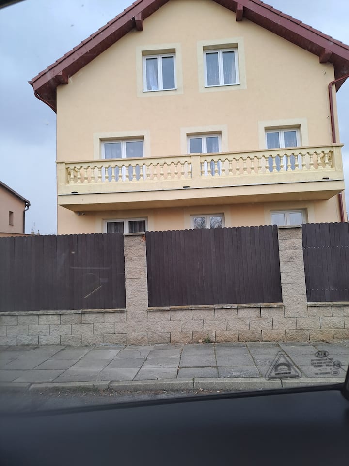 Căn Hộ 3 Phòng  Ngủ  4 Giường Có Ban Công - Prague