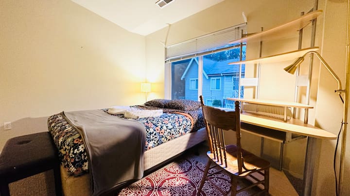 Modern Townhouse Near Ms Campus - Redmond, WA