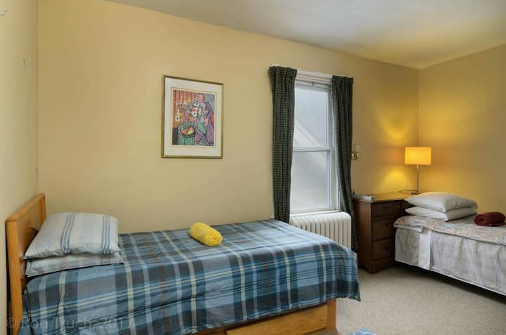 Two Single Beds Near Beach & Casino - Atlantic City, NJ