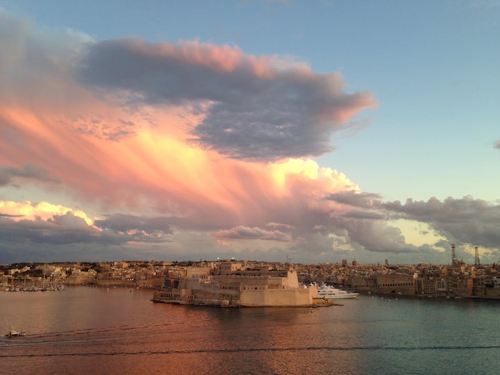 Holiday Suite With Harbour Sea Views - Valletta