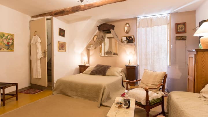 Joli Studio En Rdc Frais Et Calme - Lourmarin
