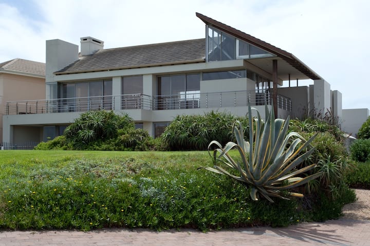 Sunset Links Beach Villa - 開普敦