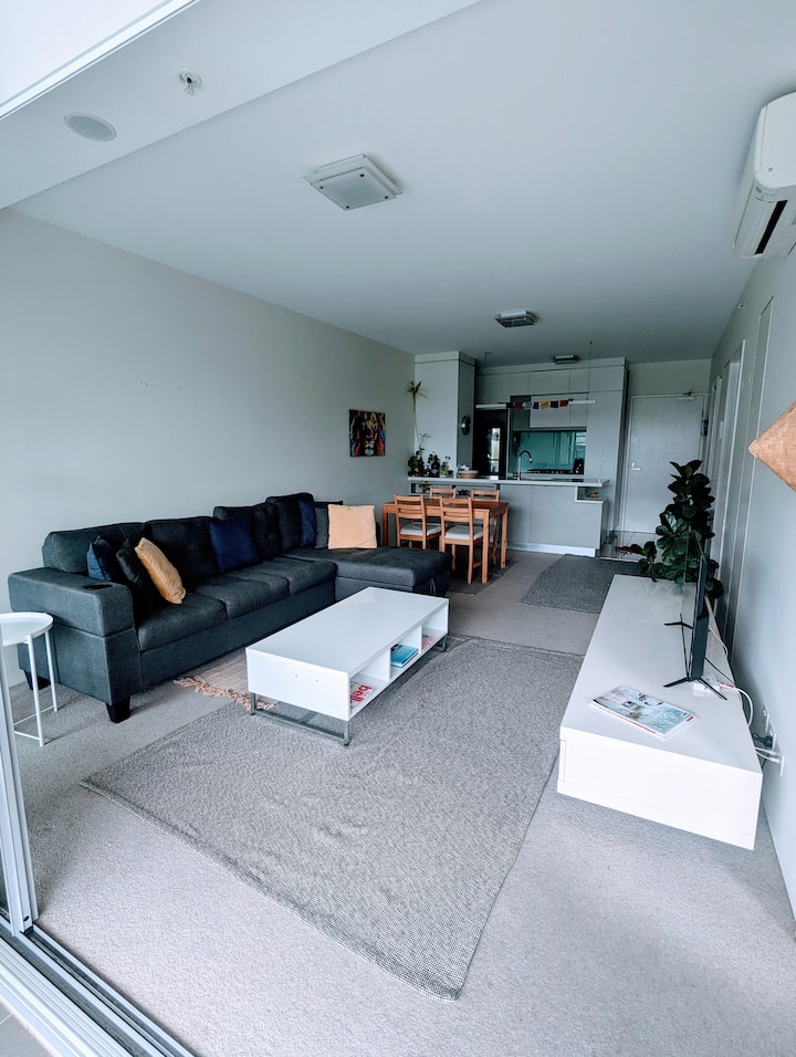 Modern 2 Bedroom Apartment W/ Pool And Garden View - Windsor, Australia