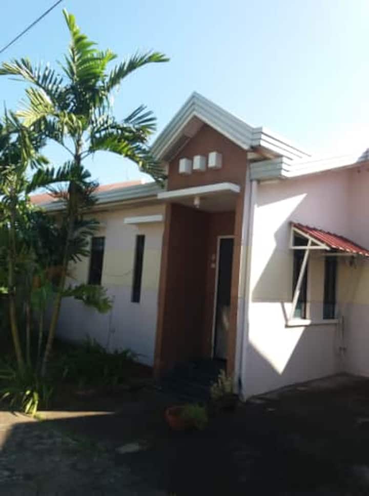 Dane's 2br (1 With Ac) Haus Gran Seville Cabuyao - Cabúyao
