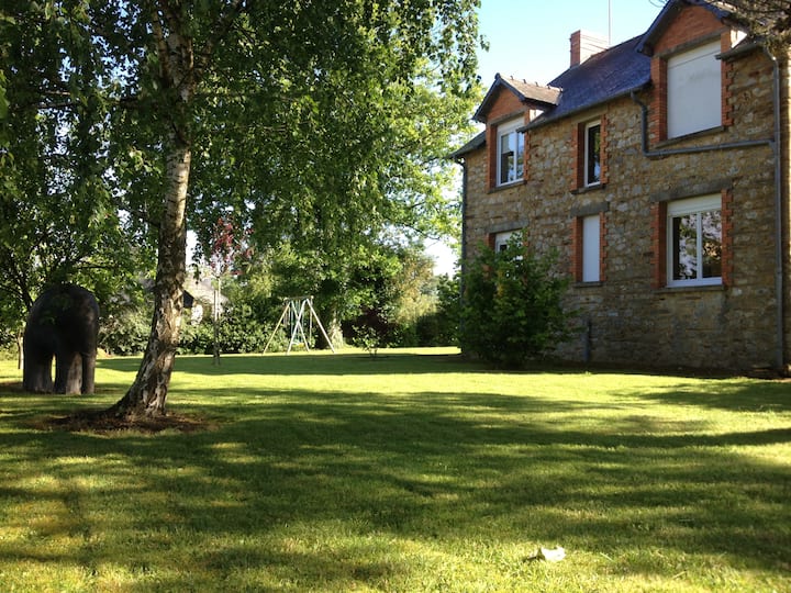 Ti Laouen, Maison Traditionnelle Bretonne - La forêt de Brocéliande