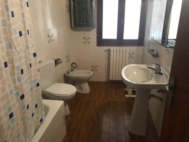 Casa Entera Cerca De La Sierra De Guara (Siétamo) - Provincia de Huesca, España