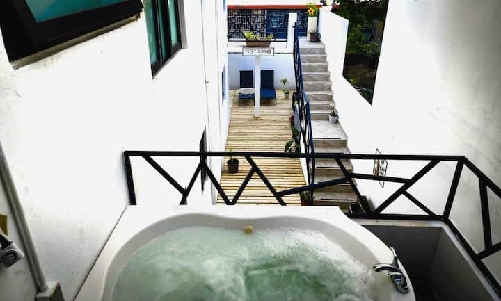 Lovely 6-bedroom W Jacuzzi & Terrace Near Sju - 波多黎各