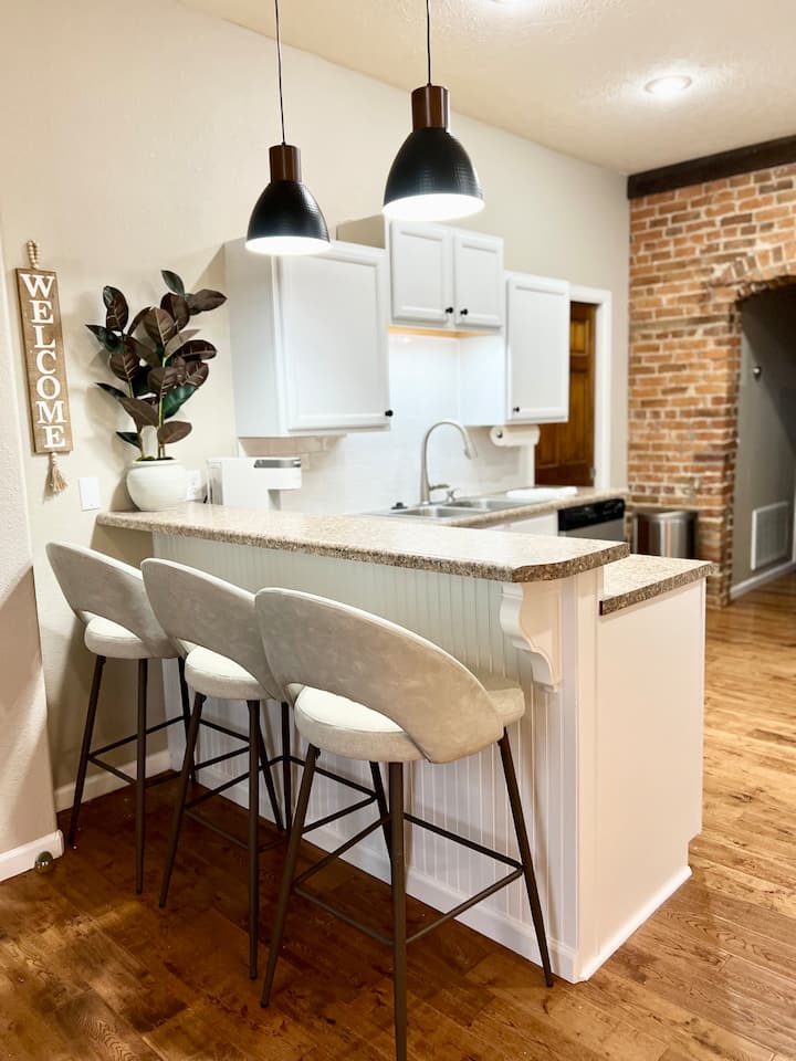 Ozark Bungalow - Ozark, MO