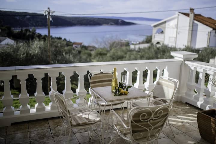 Kampor: Dom S Pogledom - Lopar