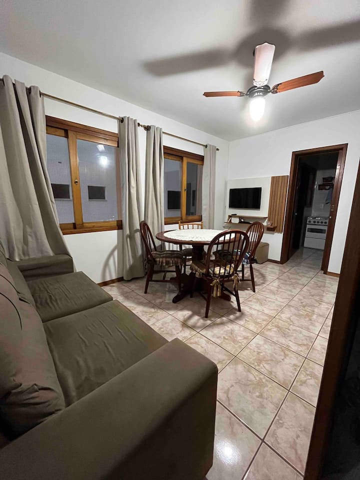 Apto No Centro De Capão Da Canoa, 1 Quadra Do Mar - Capão da Canoa