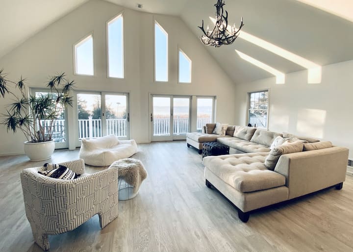 Beautiful Shinnecock Bay View. Spacious - Long Island, NY