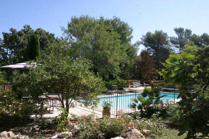 Le Laou Parc Arboré Et Piscine - Mimet