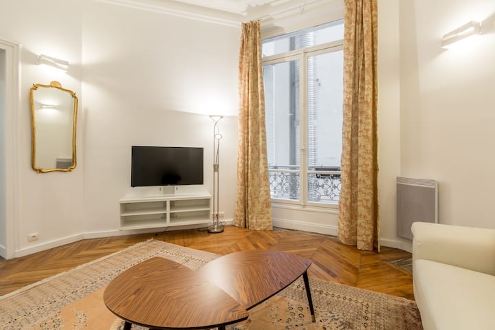 Beautiful Apartment Steps From Champs Elysées! - Paris