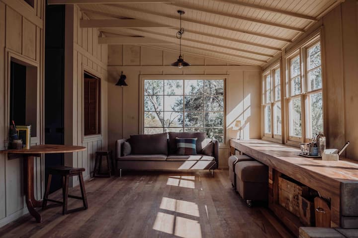Off-grid Cabin | Deep Bath, Lake Views + Fireplace - Australia