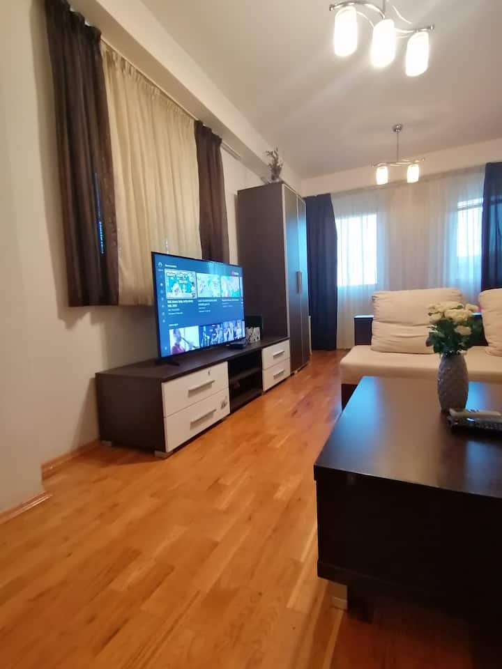 Enjoy Cosy Apt W/ Terrace, Queen Bed, Bunks & Sofa - Skopje