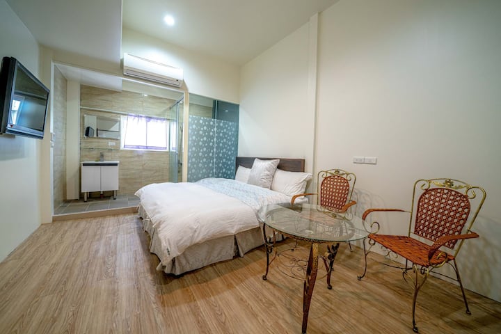 「礁溪市區近抹茶山」家作旅宿-電梯2人房
Homemade-aparment-double Room - 礁溪鄉