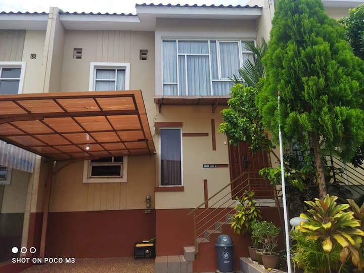 Bwr Home Sweet Home
3br Residential Townhouse - スマラン